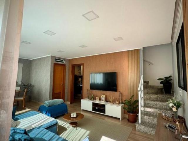 Casa, próxima da av Mutinga!