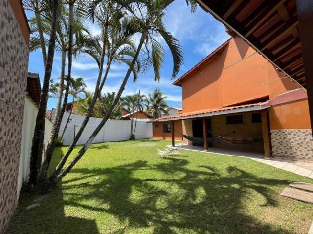 Casa quase pé na areia quadra mar excelente localização, praia do Capricórnio