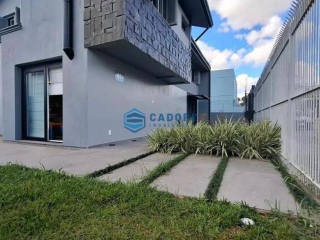Casa Quatro Dormitórios no Bairro Santa Lúcia