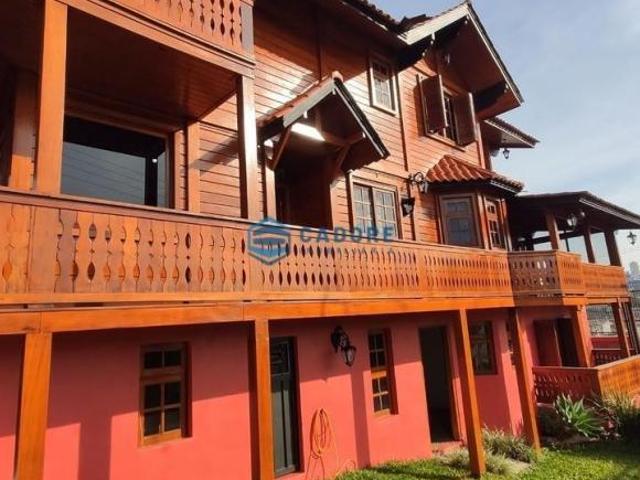 CASA QUATRO DORMITÓRIOS NO SALGADO FILHO