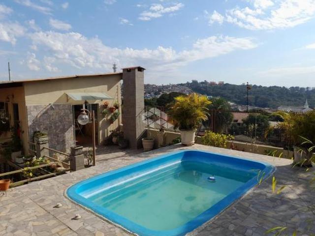 casa quatro dormitórios, piscina no bairro santa Tereza