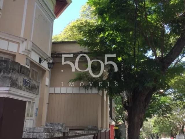 Casa que é um ícone na cidade de Itu, que, além de estar localizada em frente a uma linda e conhecid
