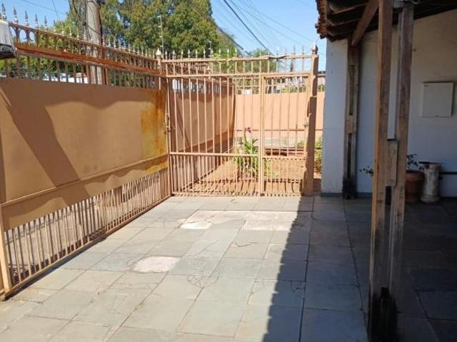 CASA QE 15 NA ESQUINA