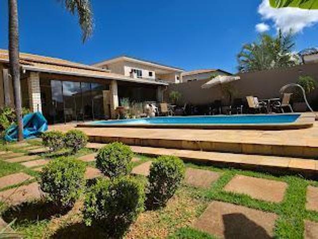 CASA RUA 12 VICENTE PIRES 400M² 4Q 2SUÍTES PISCINA 6 VAGAS COND FECHADO PERMUTA