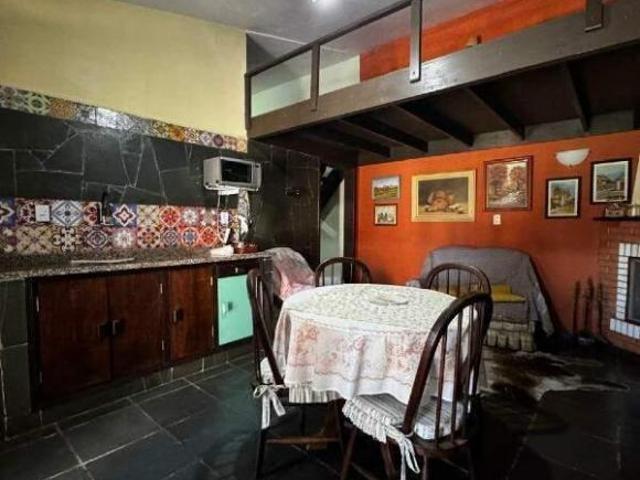Casa rústica com piscina à venda no bairro Três Vendas – Pelotas/RS