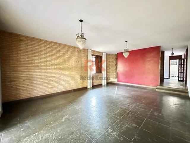 Casa rústica com piscina na orla da Pampulha