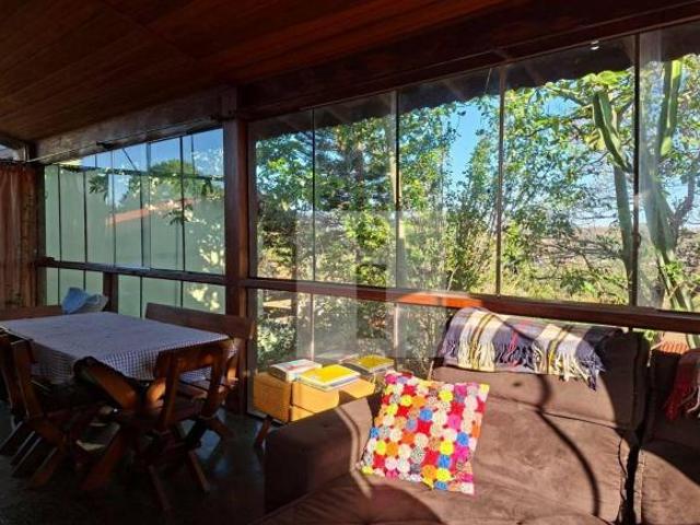 Casa Rústica com quintal e vista panorâmica em frente à praça | 3 quartos | à venda, 178 m² por R$ 8