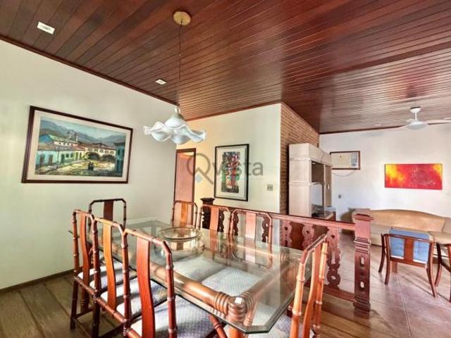 Casa rústica à Venda na Enseada no Guarujá | QVista Inteligência Imobiliária.