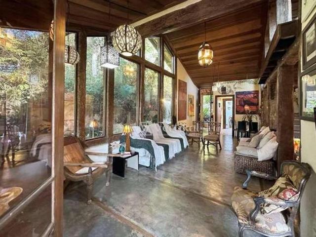 Casa rústica a venda na Granja Viana