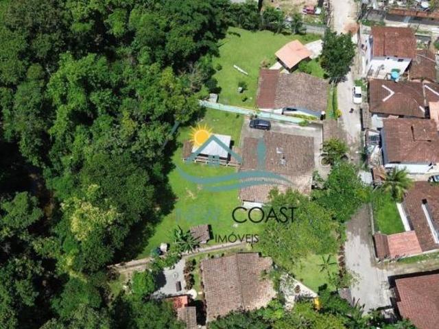 Casa Rústica à Venda na Praia de Camburi – 1.000 m² de terreno | 370 m² construídos | 3 km da praia