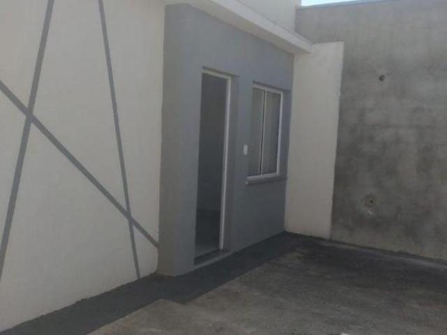 Casa Recém Construída 2 dormitórios com planejados na cozinha e banheiro Jd. das Araras