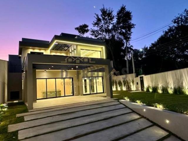 Casa recém construída com 03 dorms. / Acabamento moderno / Serra Negra SP