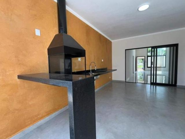 Casa recém construída no Portal Ville Jardins