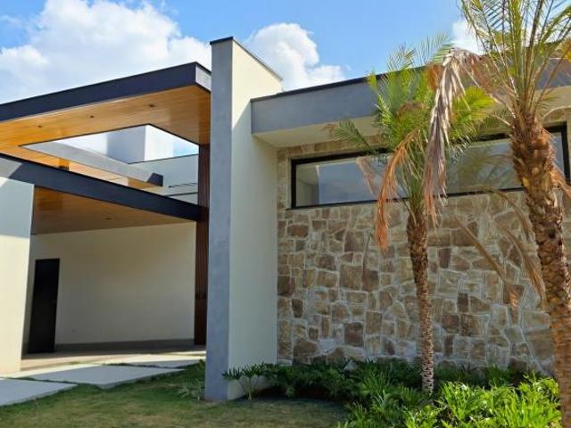 Casa recém entregue no Condomínio Parque Ytu Xapada Loteamento de Alto Padrão