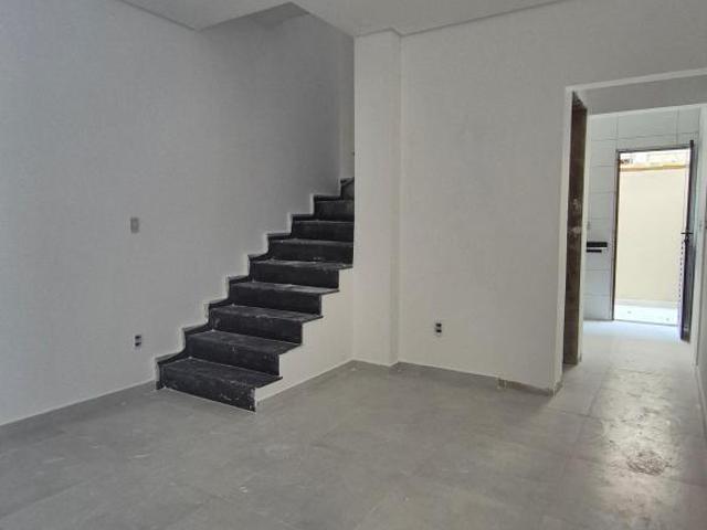 Casa Recém entregue, a 300 metros do mar, próximo a comércios e tudo!