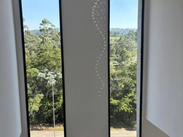 CASA RECEM ENTREGUE, ALPHAVILLE, 4 SUÍTES, AQUECIMENTO SOLAR!
