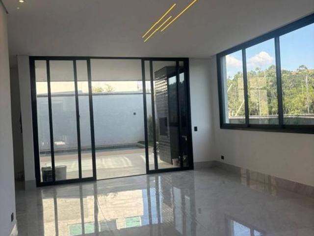 CASA RECEM ENTREGUE, ALPHAVILLE, 4 SUÍTES, AQUECIMENTO SOLAR!