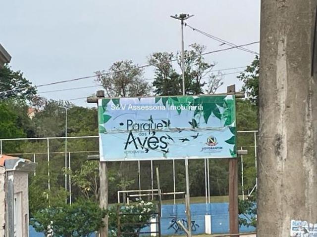 Casa recém reformada à venda próximo ao Parque das Aves!