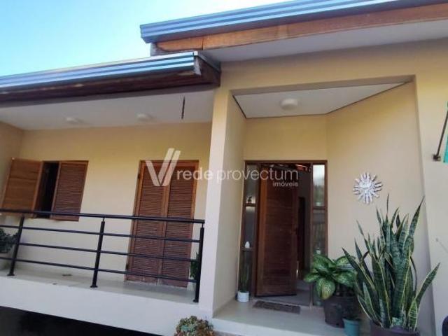Casa recém reformada à venda