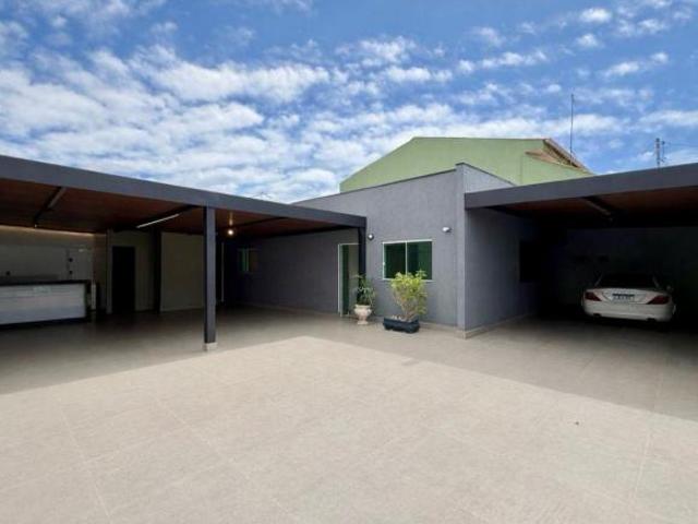 Casa recém reformada de 3 quartos c/ 1 suíte, lote de 260 m² raridade, QR 410