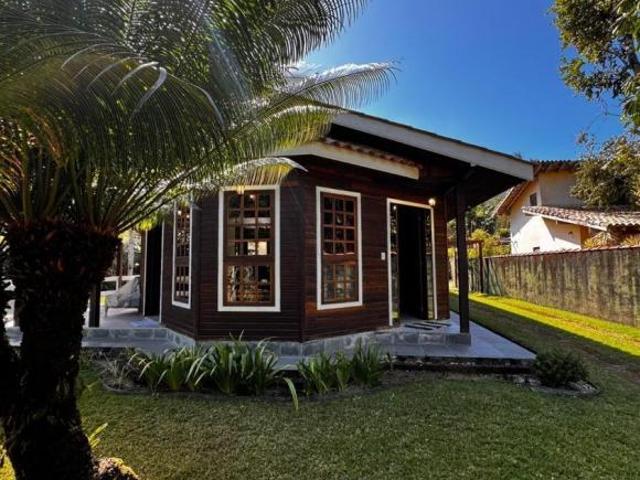 Casa recém reformada em Itamambuca, lado par