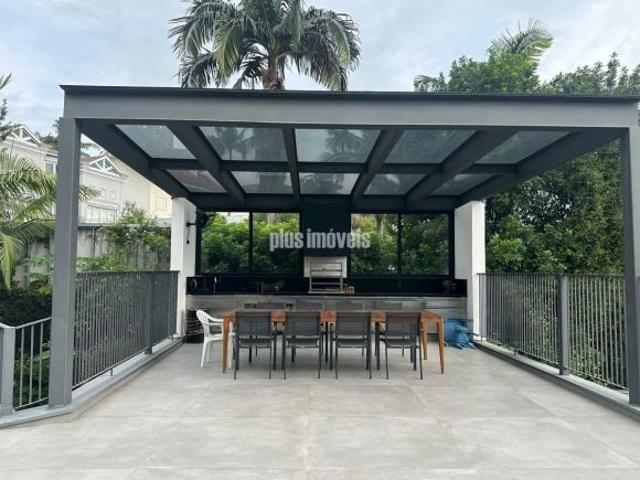 CASA REGIÃO DO MORUMBI, COM ESPAÇO GOURMET,CHURRASQUEIRA, PISCINA 8 VAGAS