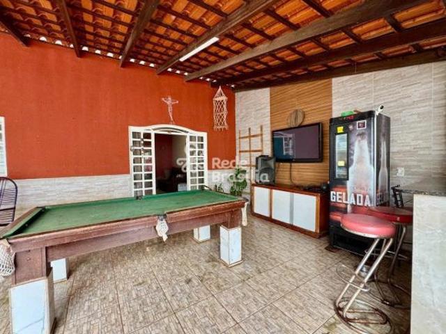 Casa regularizada, 2 quartos com 1 suíte, piscina e churrasqueira em terreno de 400m² Vicente Pire