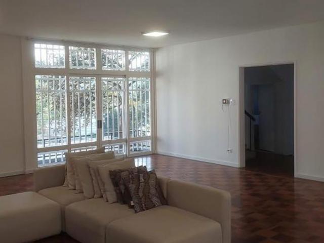 Casa reformada | 4 quartos | piscina | área gourmet | 251m2 | Pronta para morar no Real Parque
