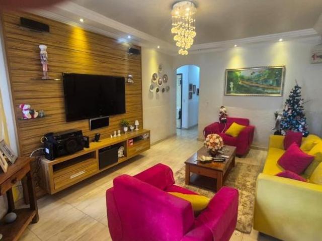 CASA REFORMADA 3 QTS SENDO 2 SUITES, LOTE 400 M², PISCINA, CHURRASQUEIRA
