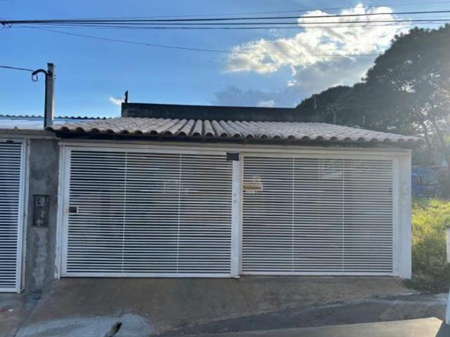 Casa Reformada 3 Quartos 2 banheiros 3º AV. Bloco 1300 R$ 799 Mil