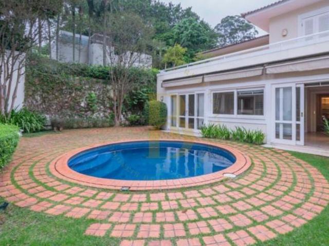 Casa reformada à venda no bairro Cidade Jardim! com 485 m², 4 quartos sendo 2 suítes, 5 vagas de gar