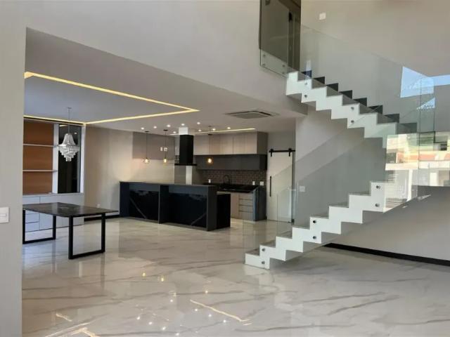 Casa Reformada à Venda no Condomínio Sun Garden – Recreio dos Bandeirantes