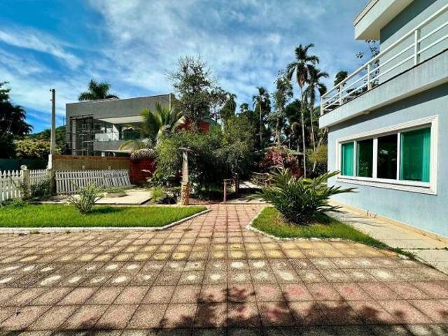 Casa reformada à venda no Condomínio Pernambuco II no Guarujá | Omega Imóveis