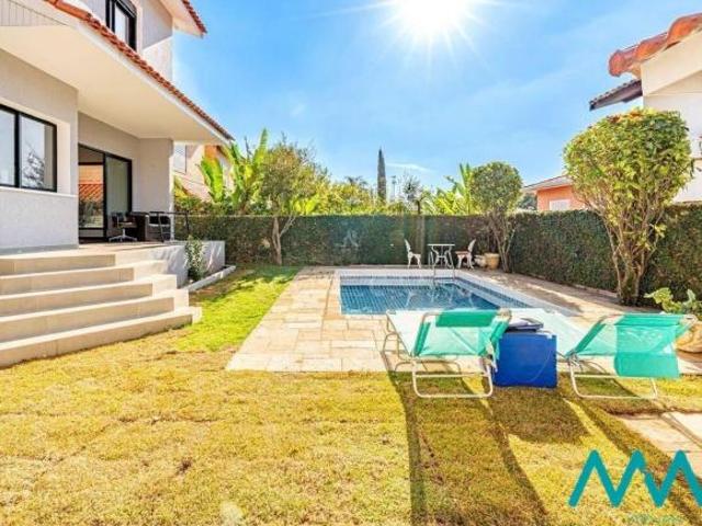 Casa Reformada a Venda no Residencial Alphaville 9