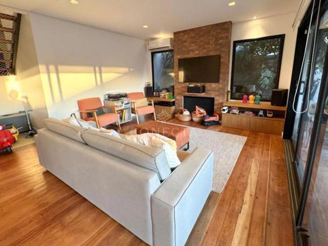 Casa reformada à venda no Residencial 11, Quintal ensolarado, vista para o pôr do sol, gramado, pron