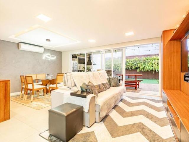 Casa reformada à venda no Tamboré 04, Alphaville SP, Pronta para Morar, 3 dormitórios