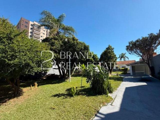 Casa reformada à venda ou locação de 252m², em terreno de 1000m² no bairro Alvinópolis Atibaia