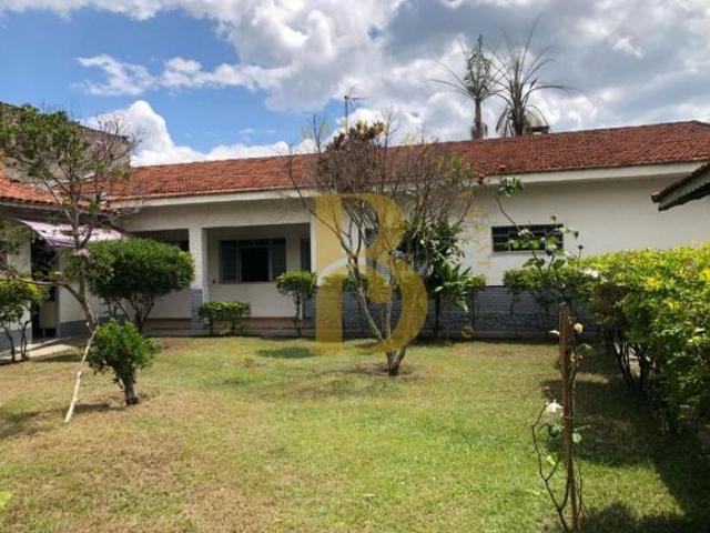 Casa reformada à venda ou locação de 252m², em terreno de 1000m² no bairro Alvinópolis Atibaia