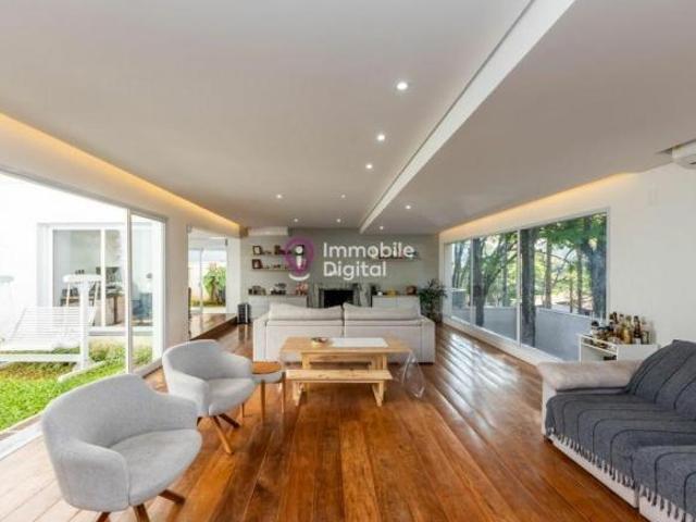 Casa Reformada à Venda com 4 Suítes, 4 Vagas com 295m² Jardim Marajoara