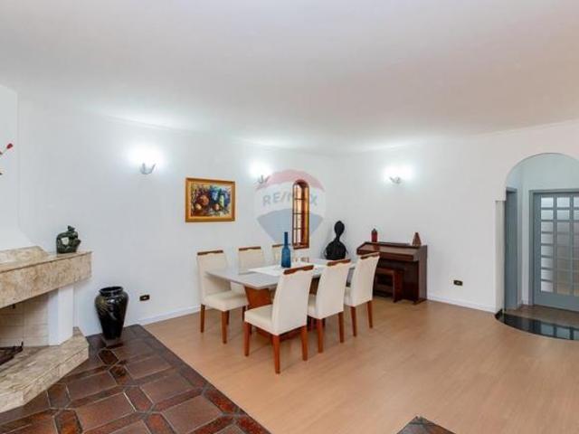 Casa Reformada a Venda com Piscina e Churrasqueira