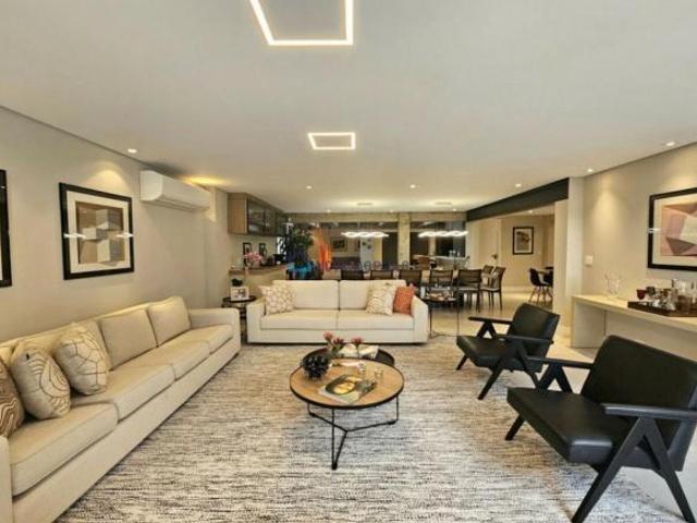 Casa reformada à venda, 408m², 3 suítes, 3 vagas, no Brooklin, São Paulo/SP