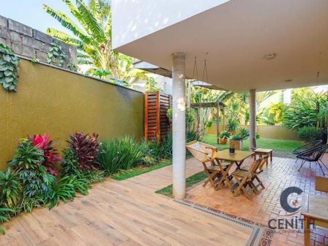 Casa reformada com 3 dormitórios em Chácara Canta Galo Cotia