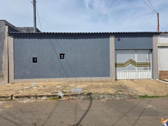 CASA REFORMADA COM 3 QTOS, 1 STE