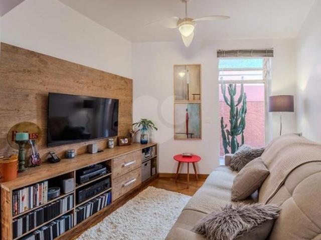 Casa Reformada com 232m² na Vila Madalena