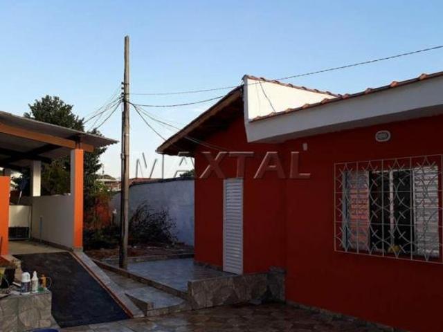 Casa Reformada com 2 Dormitórios 1 Suíte, Quintal, Pomar e 3 Vagas de Garagem