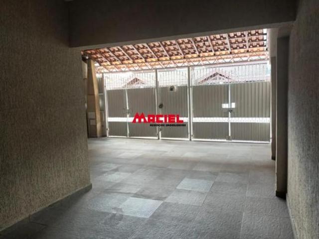 CASA REFORMADA COM 2 DORMITÓRIOS COM EDICULA E QUINTAL NO JARDIM ORIENTE