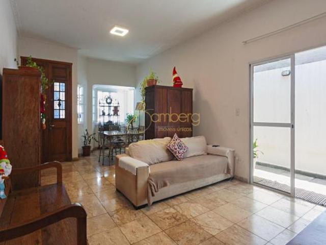Casa reformada, com 400 m² terreno / 3 salas / 3 vagas