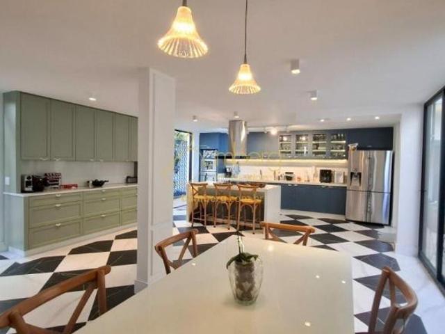 Casa Reformada com 4 Dormitórios e Espaço Gourmet no Jardim Leonor