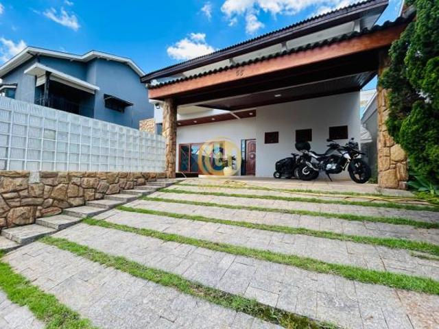 Casa Reformada com 4 suítes, 5 vagas no Condominio Coleginho Jacareí/SP