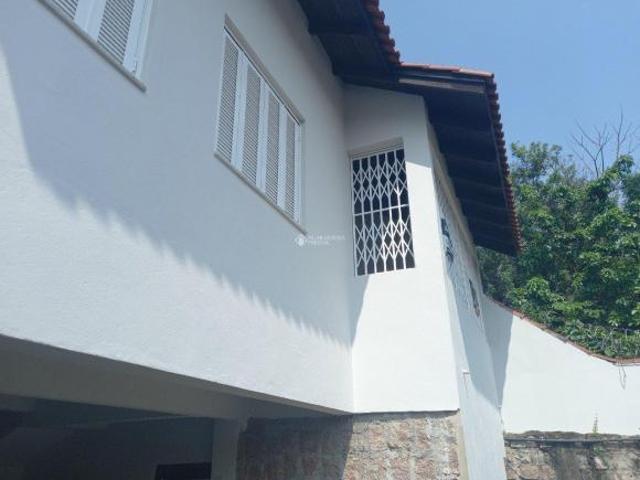 Casa reformada com amplo pátio